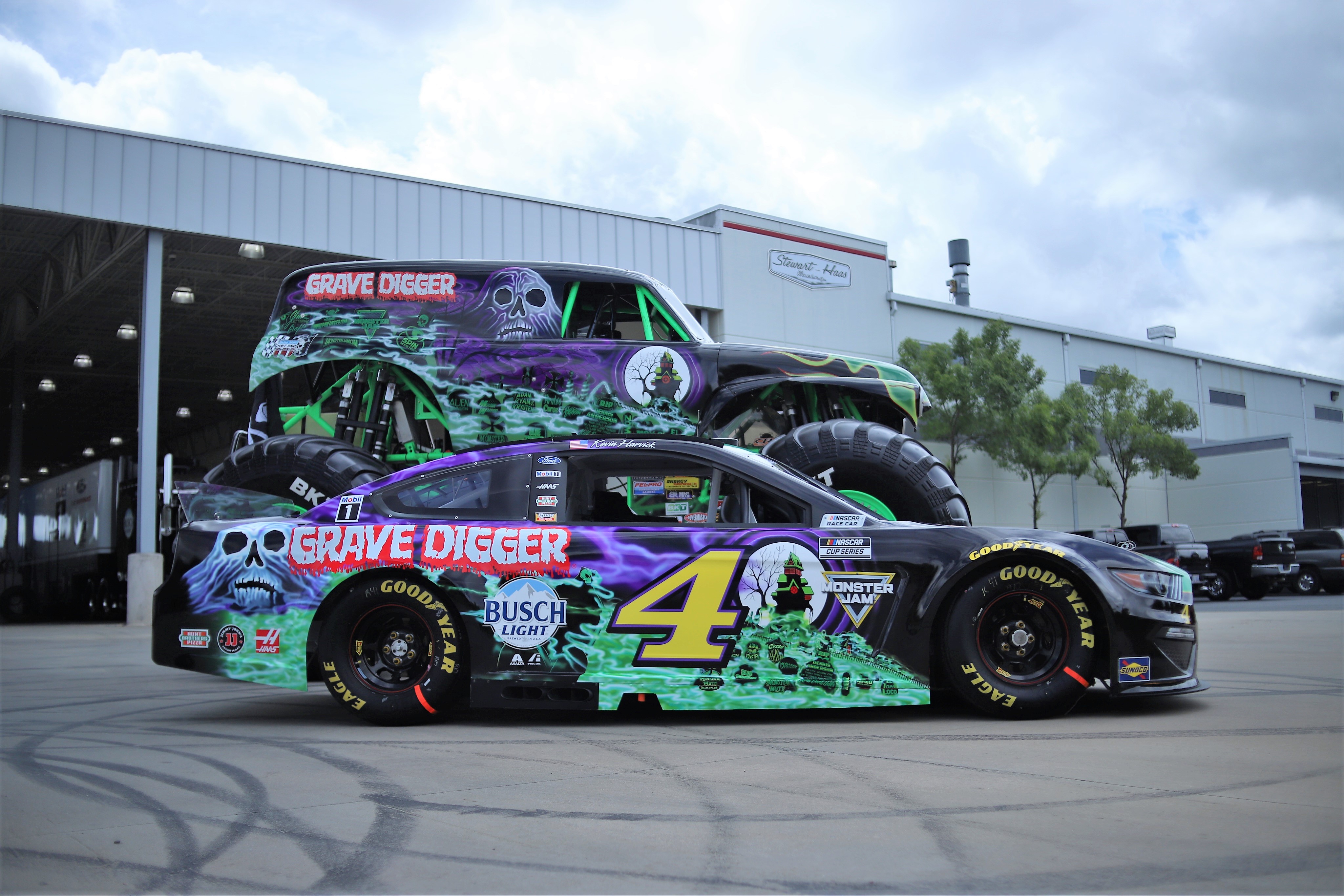 No. 4 Grave Digger Nascar – DEMARAS RACING