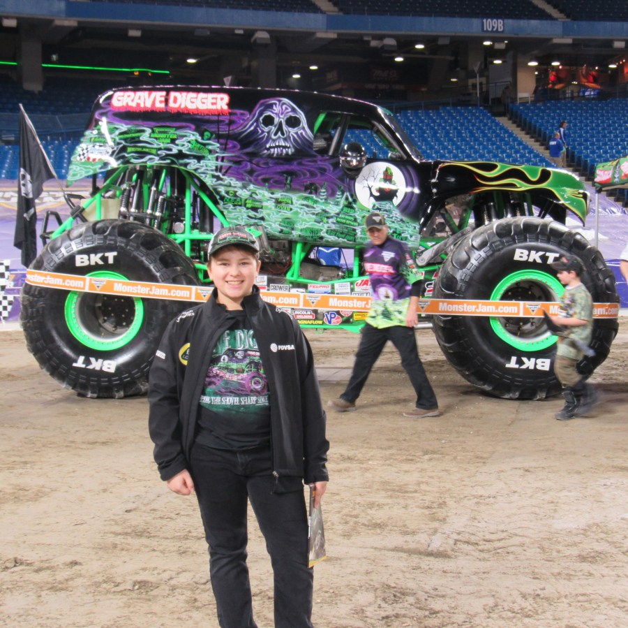 No. 4 Grave Digger Nascar – DEMARAS RACING